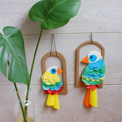 Make a corrugated cardboard parrot | Canson®